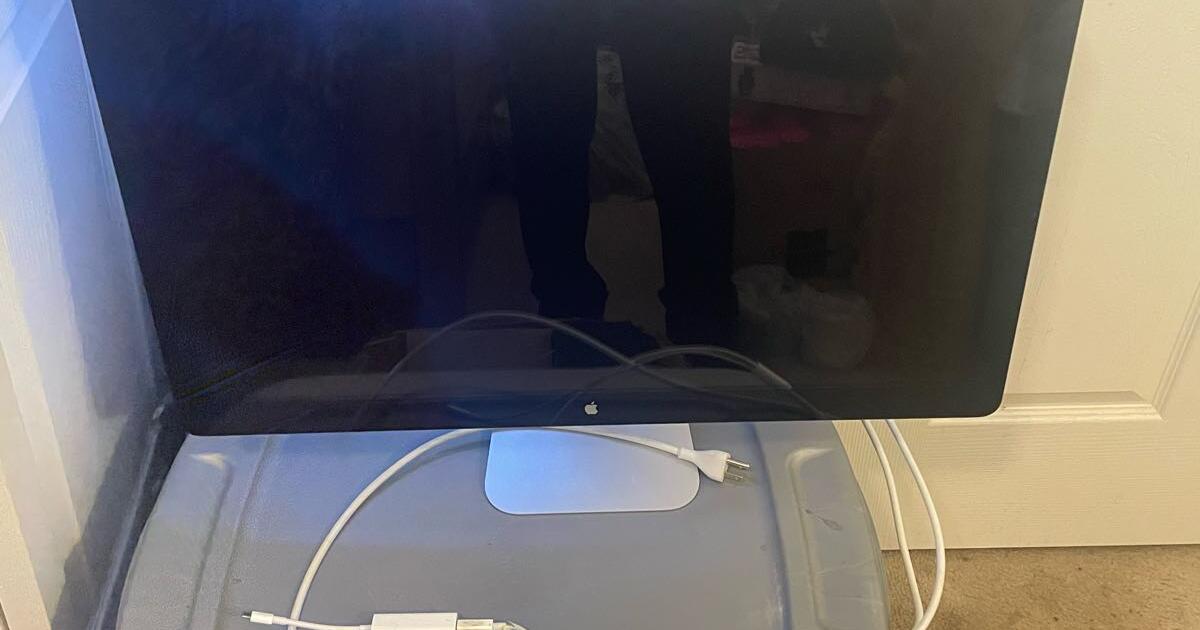 2011 Apple Widescreen 25 1/2” x 15 1/2” USB Display Monitor A1407 2432 ...