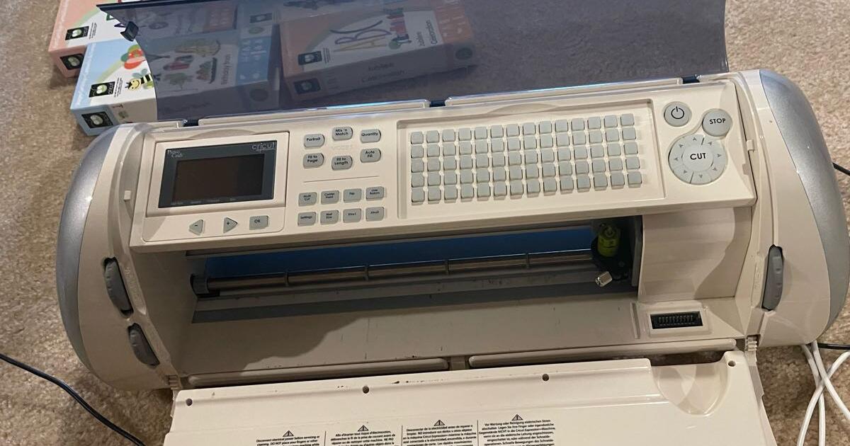 Cricut expressions with 12 cartridges, Gypsy, cutting mats and paper ...