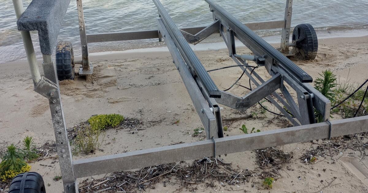 Shore Mate 4500 Hydraulic Cantilever BoatHoist for $4000 in Traverse ...