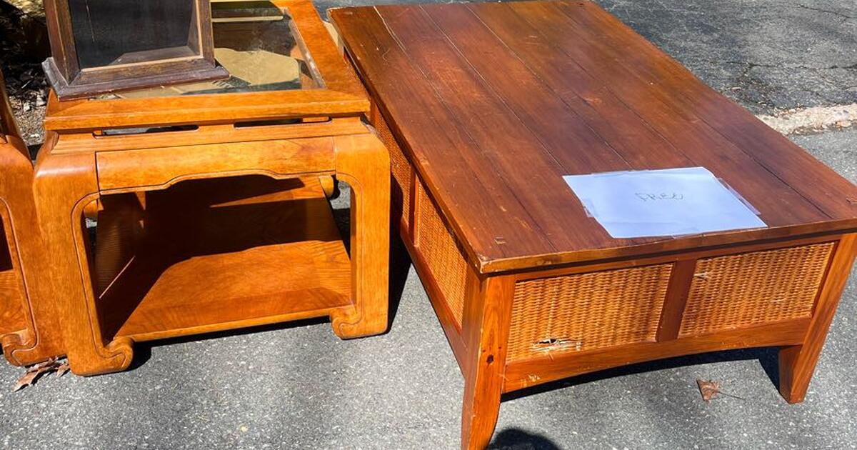 Coffee table, two end tables, bookshelf, 2 monitors for Free in Ewing ...