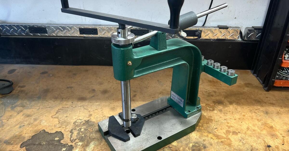 Grizzly G8748 Hand Tapping Machine for $35 in Orlando, FL | For Sale ...