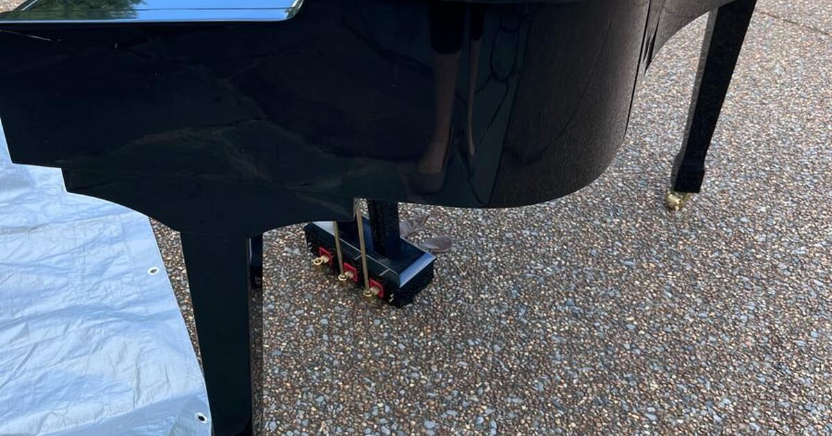 FREE Suzuki Electric (Mini) Baby Grand Piano for Free in Collierville ...