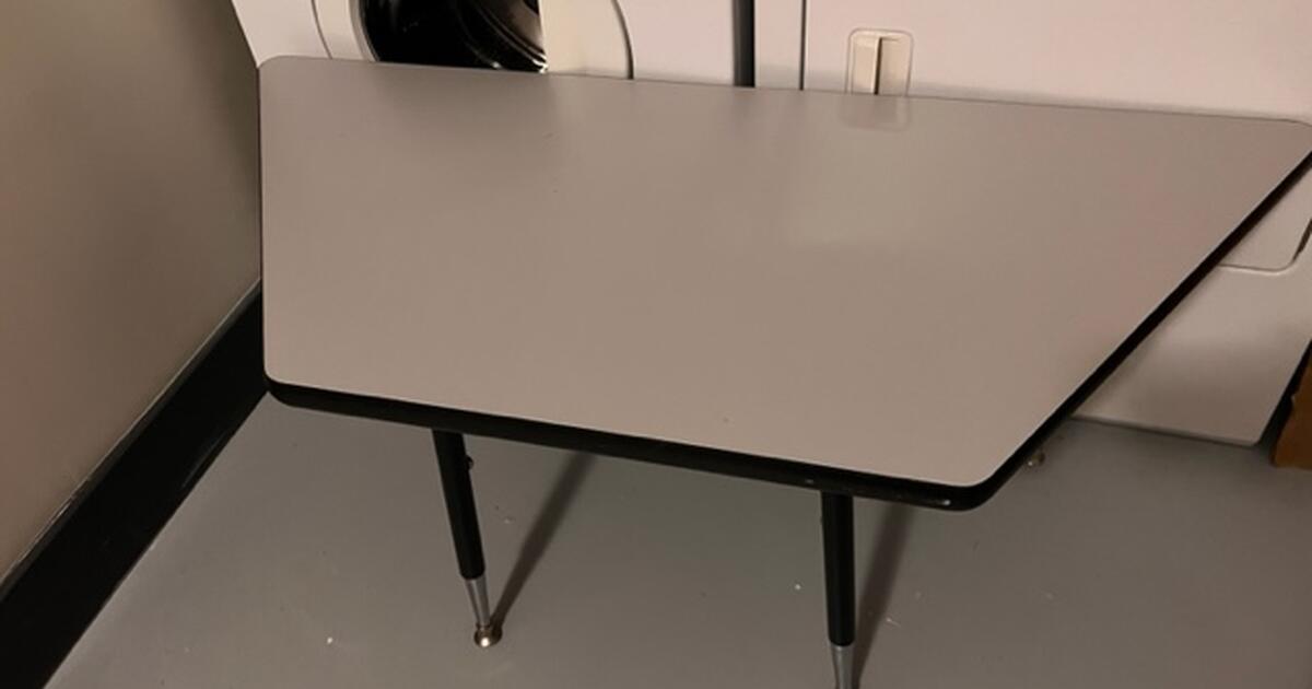 Task tables for $25 in Atlanta, GA | For Sale & Free — Nextdoor