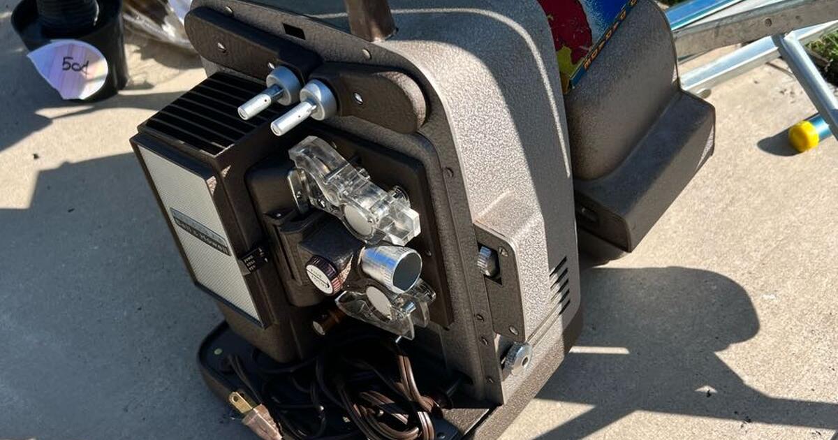 Working Old School Projector & Screen for $50 in Aubrey, TX | For Sale ...