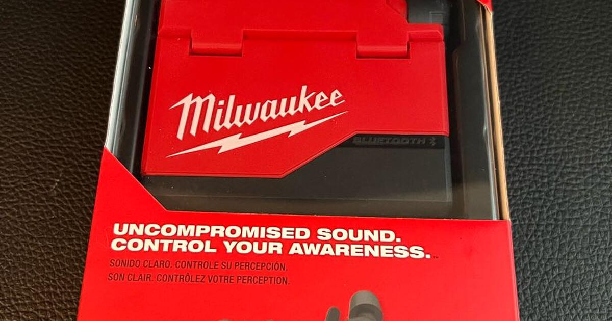 BRAND NEW IN BOX - Milwaukee Tool Redlithium USB Bluetooth Jobsite Ear ...