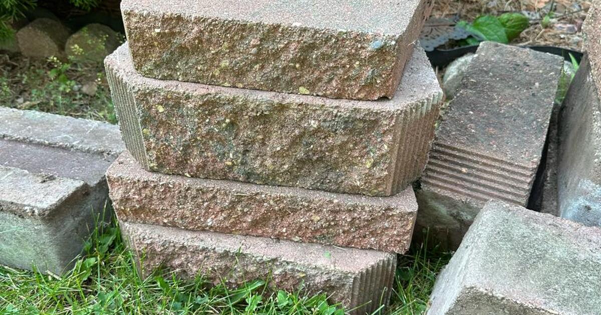 Free landscaping blocks for Free in Valparaiso, IN | For Sale & Free ...