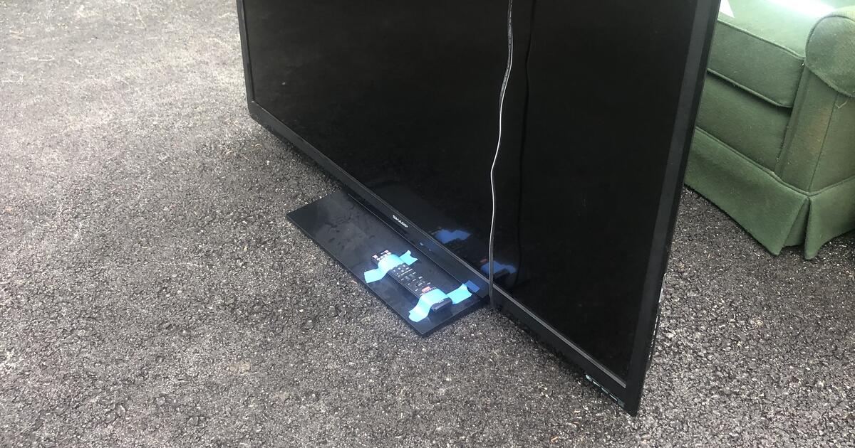 Aquos sharp 60 inch TV for Free in Highland Park, IL | Finds — Nextdoor