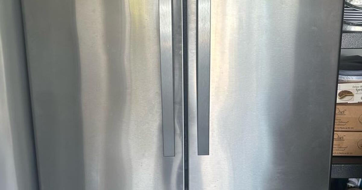 Whirlpool 36-in wide French door Refrigerator with Frameless Glass ...