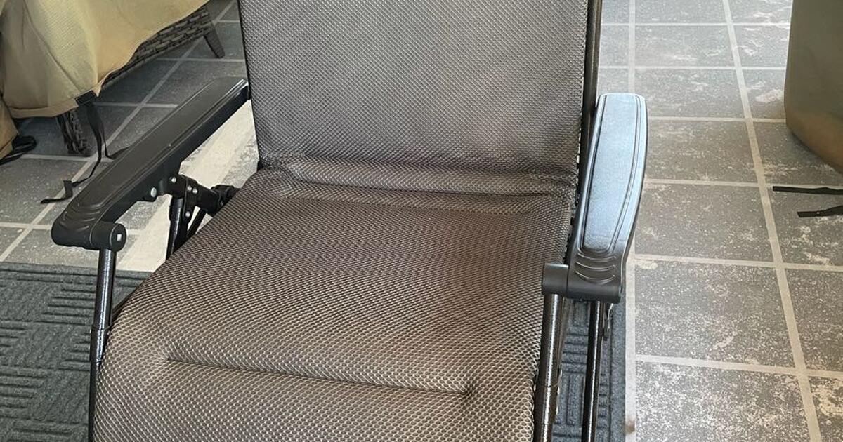 Outdoor chair lounger, lightly used for $20 in The Villages, FL | For ...
