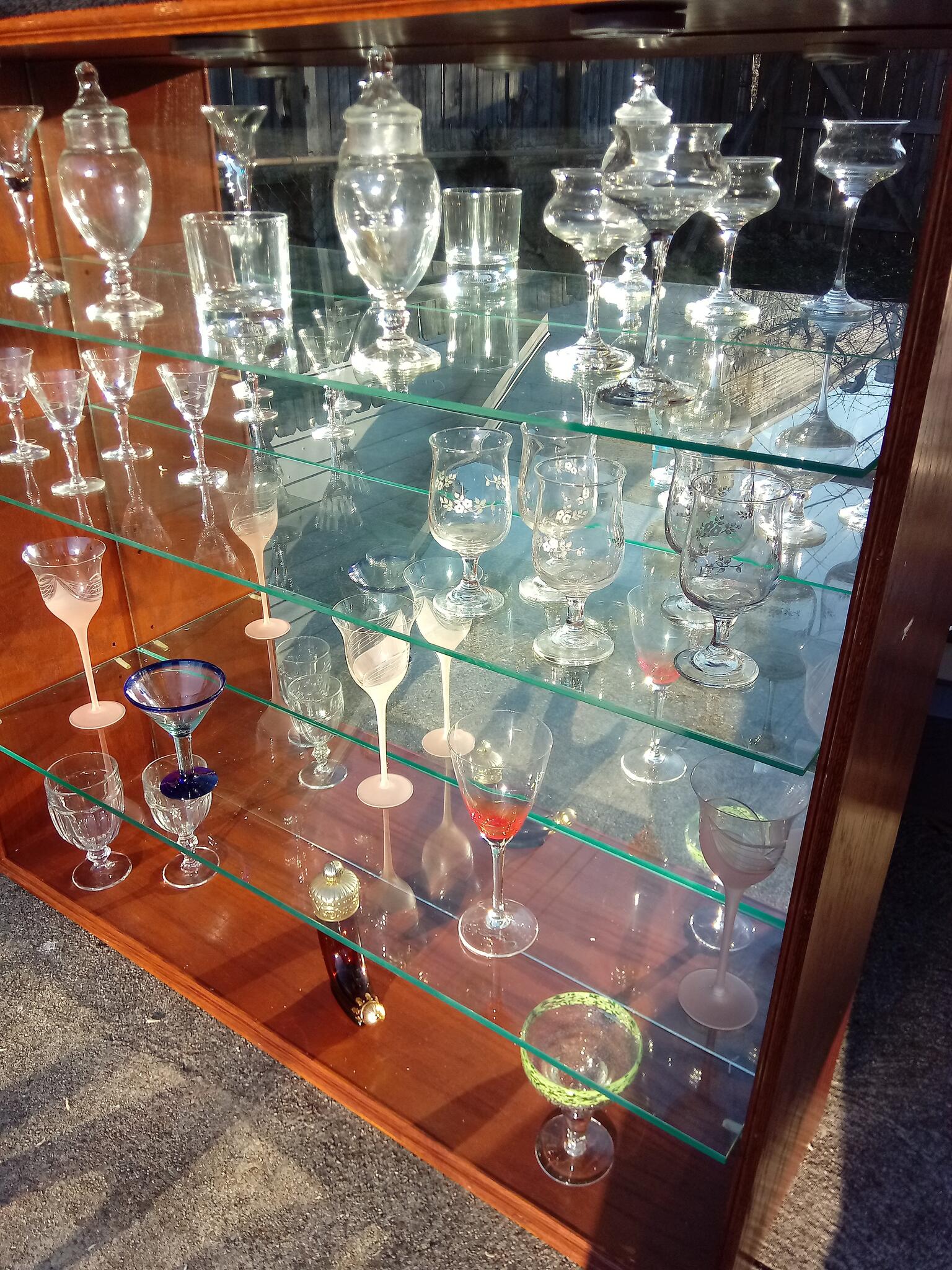 Crystal,Glass,Uranium Glass,Display Case .. for $1 in Fairborn, OH ...