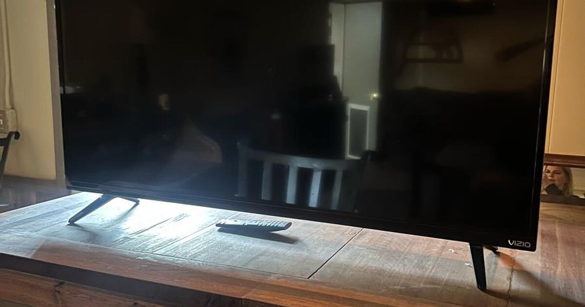 Vizio Flat Screen TV 43”/ Sanyo flat screen TV. 19” for $30 in Lebanon ...