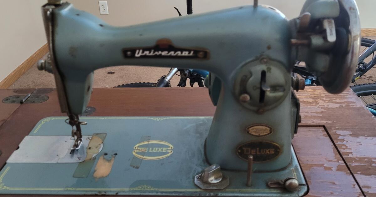 Universal De Luxe Sewing Machine for $10 in Indianapolis, IN | For Sale ...