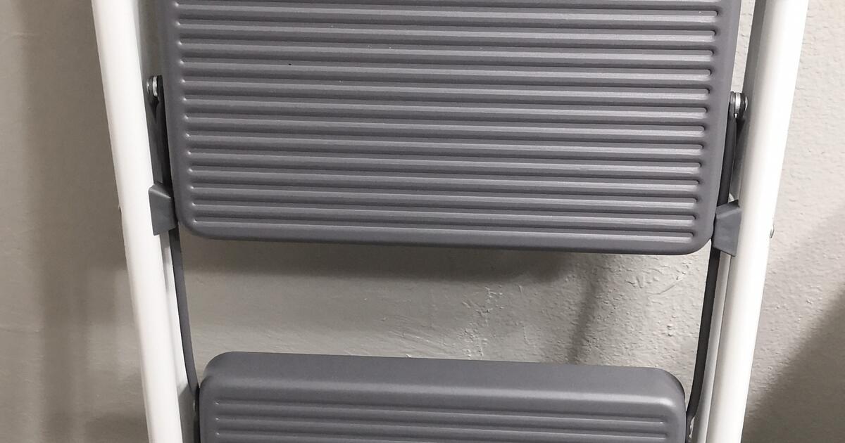 3-Step Compact Steel Step Stool with 225 lb. Load Capacity Type II Duty ...