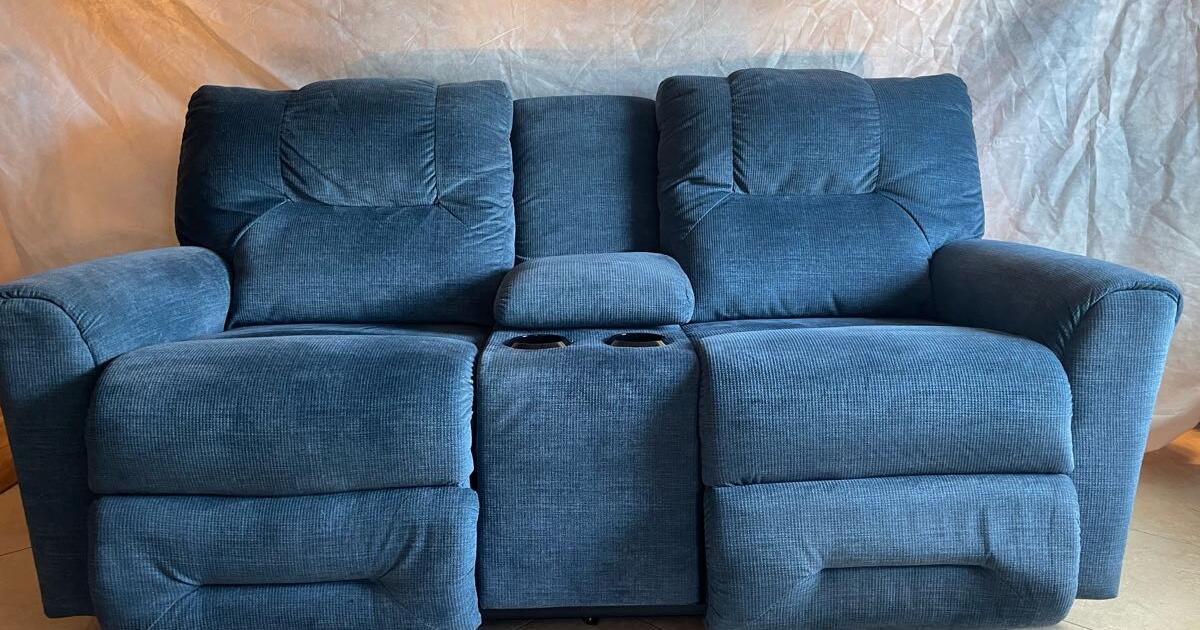 Lazy Boy Electric Reclining Loveseat with console and USB ports for ...