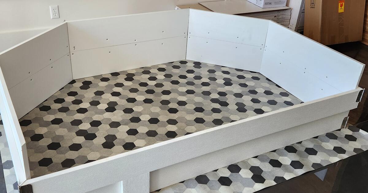 Custom Made Collapsible, Sanitizable, Pet XXL Whelping Box w/ carpet ...