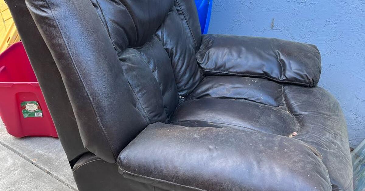 Costco recliner for Free in Alamo, CA | For Sale & Free — Nextdoor