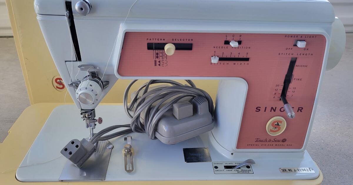 Vintage Singer Touch & Sew Special Zig-Zag Model 626 Sewing Machine ...