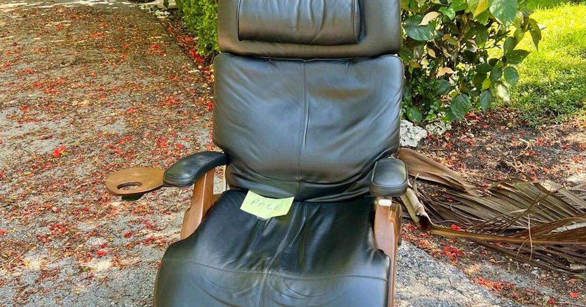 Free Zero Gravity Recliner for Free in Miami, FL | For Sale & Free — Nextdoor