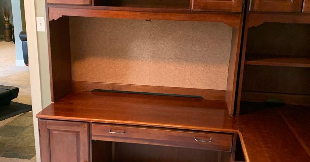 Riverside Desk with Hutch for Free in Spring City, PA | For Sale & Free ...