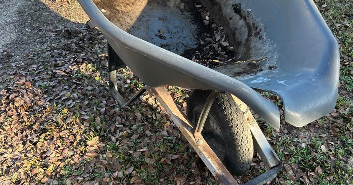 Free Used Wheelbarrow for Free in San Antonio, TX | For Sale & Free ...