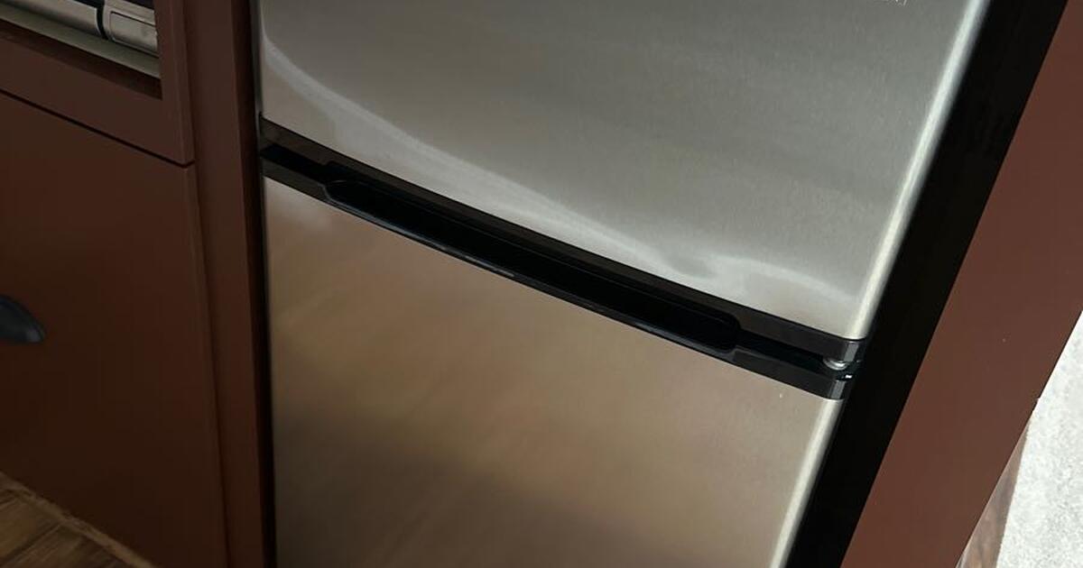 Mini refrigerator and freezer (does not work) for Free in Leesburg, VA ...