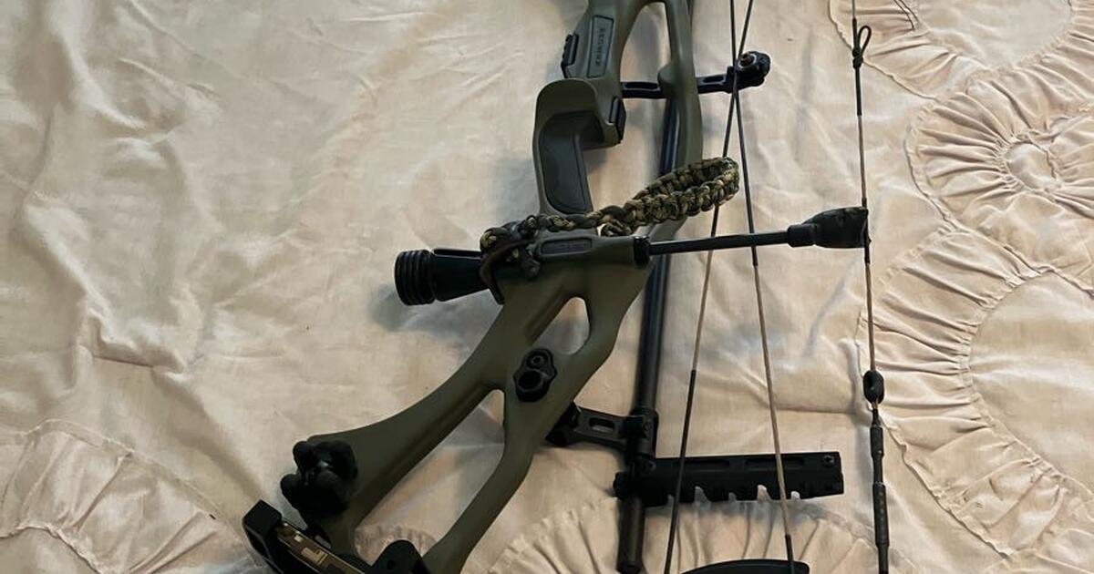 Hoyt 2023 RX-7 Ultra 50-60lb draw wt 27 in /30 Compound Bow $1100 for ...