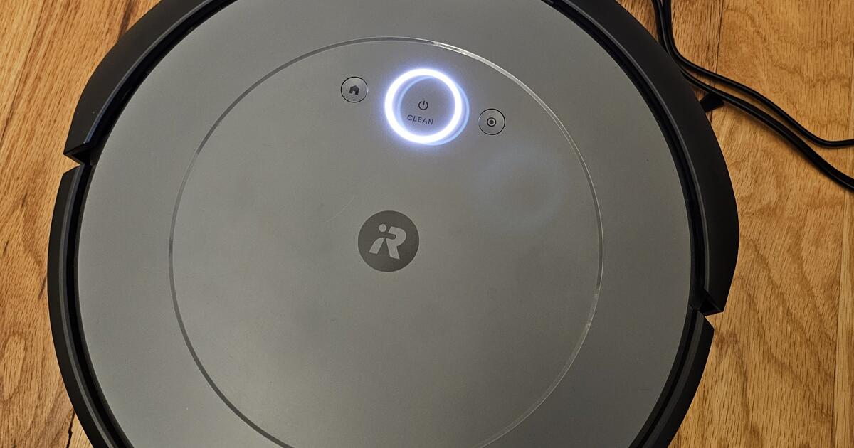 iRobot Roomba i2 Vacuum for $199 in Chicago, IL | For Sale & Free ...