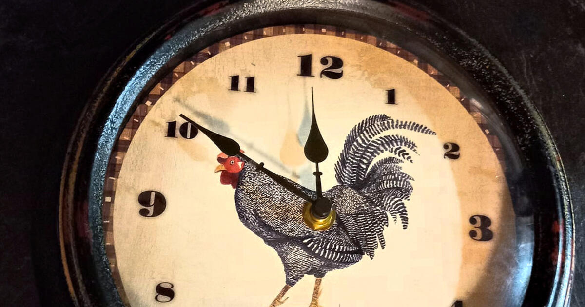Wall Clock Rooster Design *Battery Operated *Farmhouse Country Rustic ...