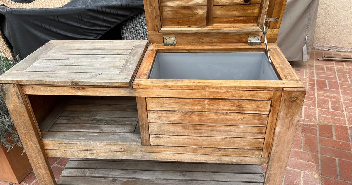 Ice chest/table for Free in Los Angeles, CA | For Sale & Free — Nextdoor