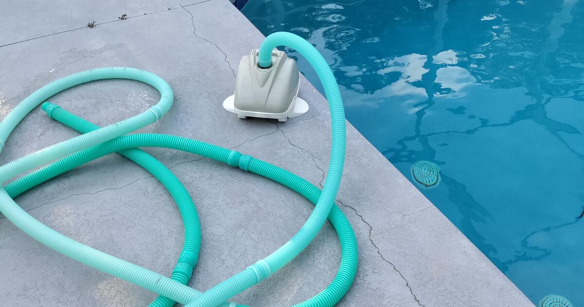 Hayward Navigator Pool Vacuum for $75 in Beverly Hills, FL | For Sale & Free — Nextdoor
