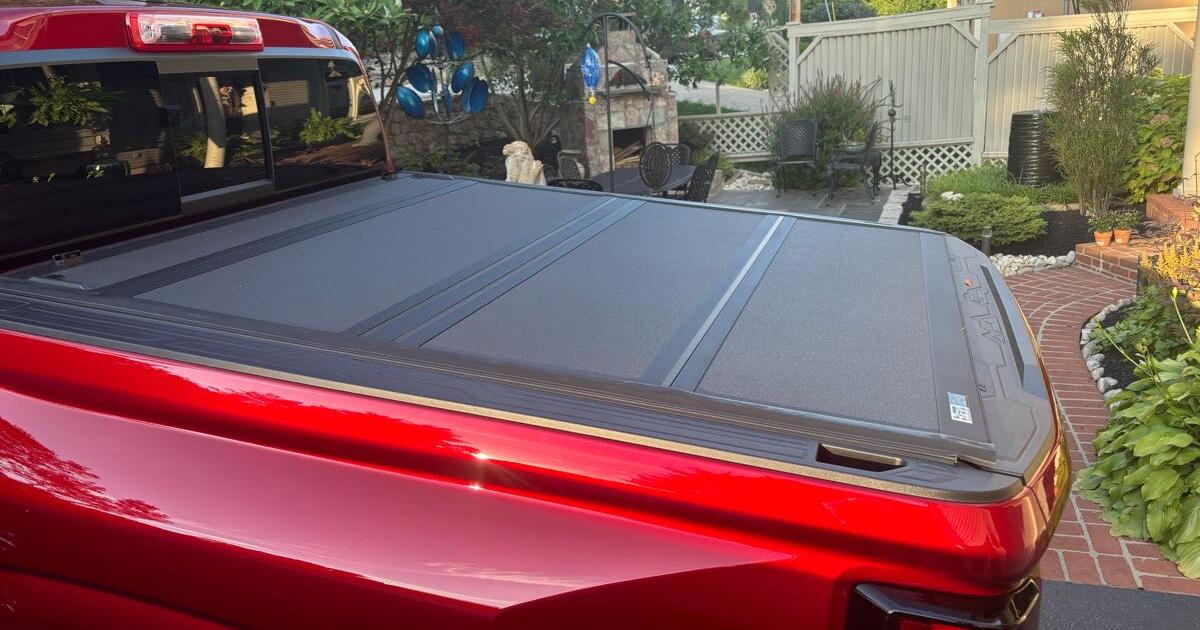 Colorado Long Bed Hard Tonneau Cover for $600 in Cincinnati, OH | For ...