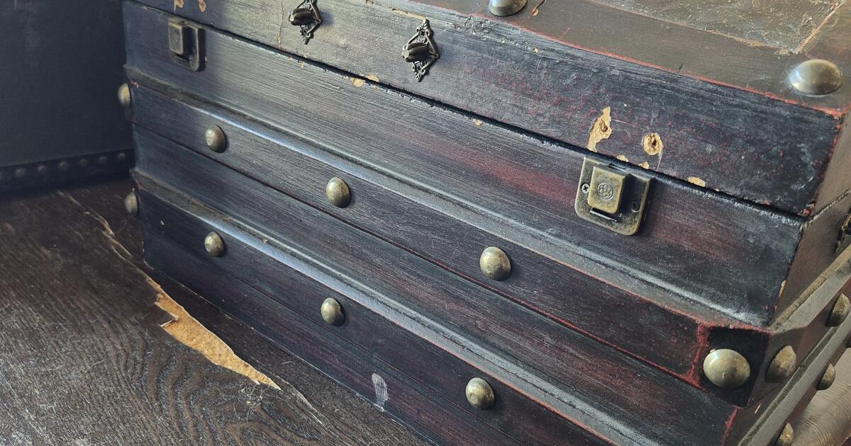Antique Camel Back Trunk for $30 in Fort Worth, TX | For Sale & Free ...