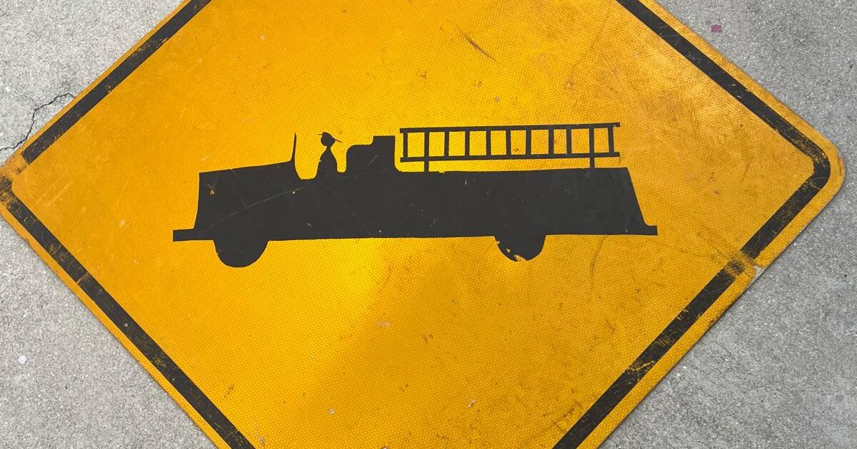 Authentic FIRE TRUCK Sign! Station Warning Large Reflective 40” x 40 ...