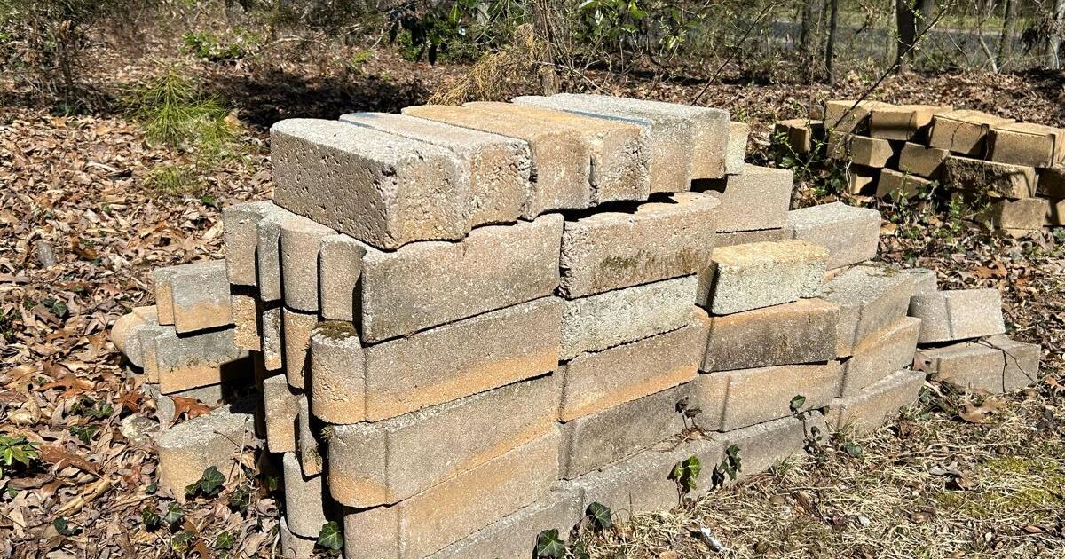 Stack of Landscaping & Retaining Wall Blocks for $75 in Loudon, TN ...