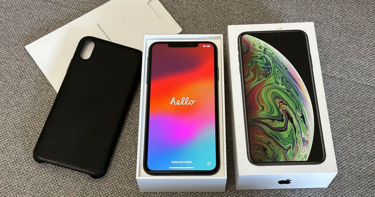 iPhone Xs-Max 256GB Space Gray + leather case + box for $275 in Oakland, CA | Finds — Nextdoor