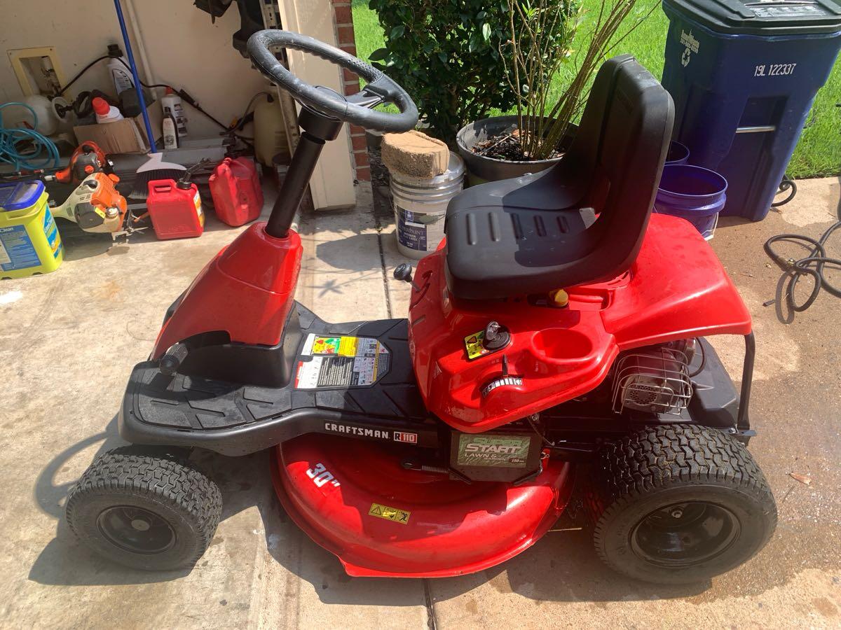 Craftsman R110 30-in Riding Lawn Mower for $1200 in Dickinson, TX | For ...