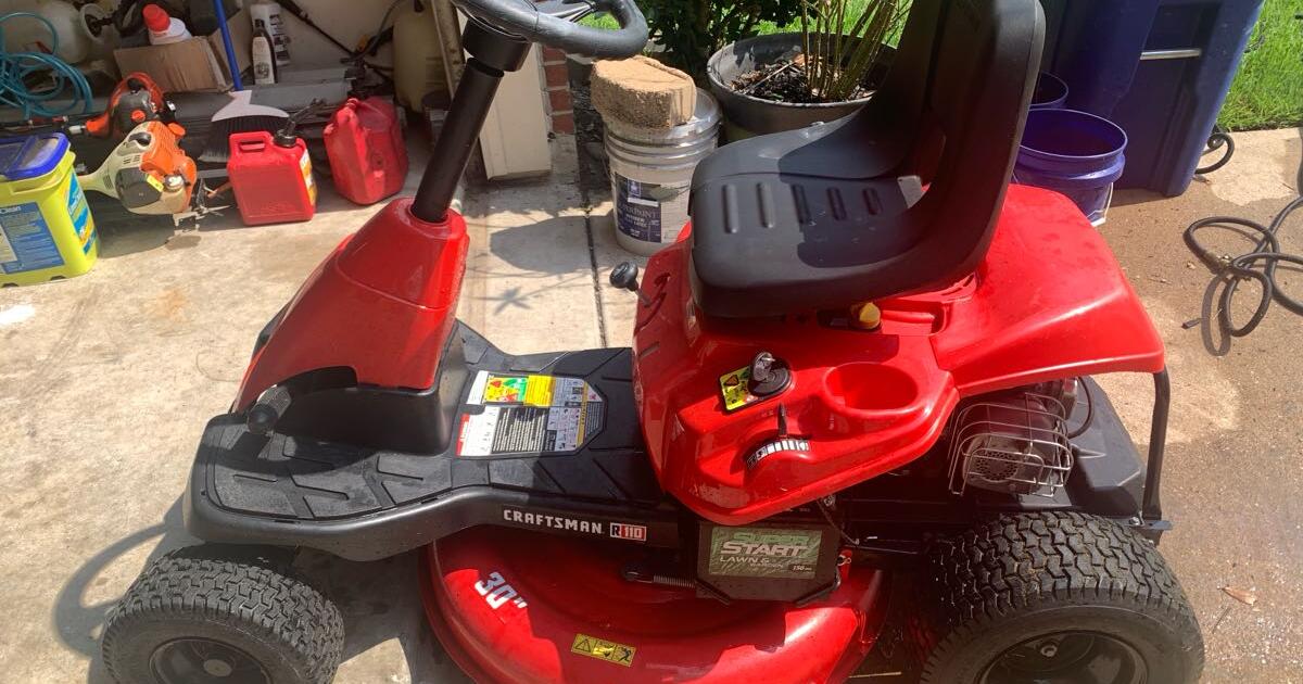 Craftsman R110 30-in Riding Lawn Mower for $1200 in Dickinson, TX | For ...