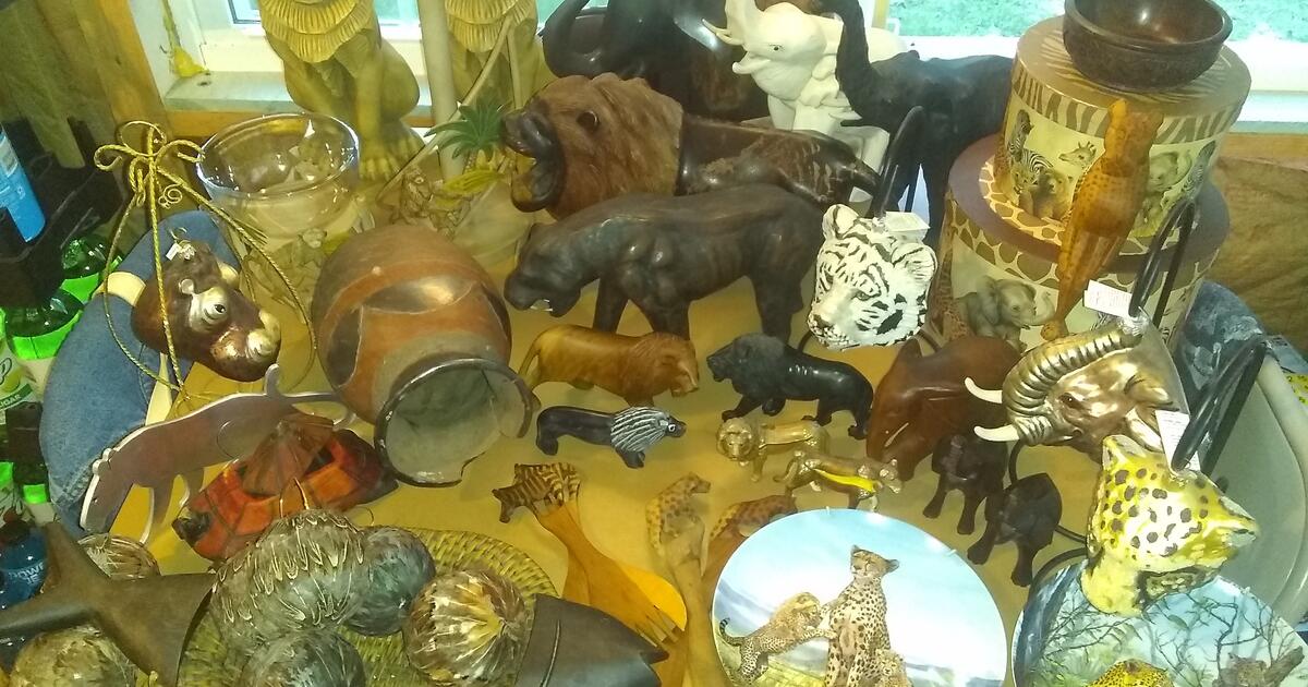 YARD SALE: Vntg Garfield, Cats, African Decor, Luau Party/Wedding ...