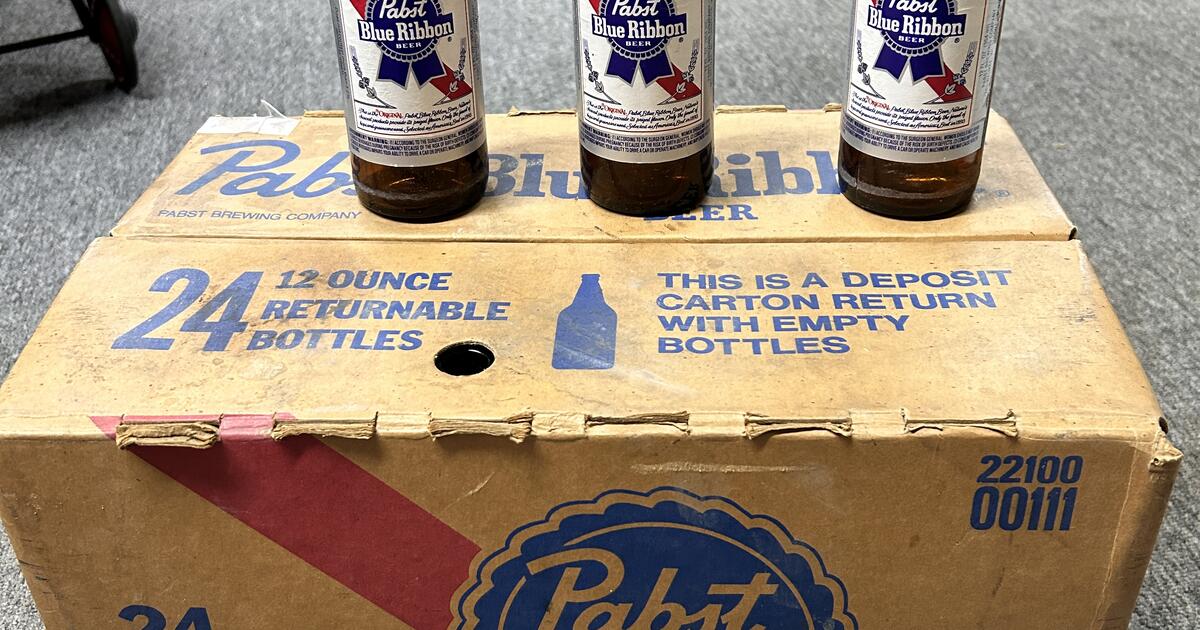 Vintage 24 Case of Pabst Blue Ribbon Beer Bottles for $19 in ...