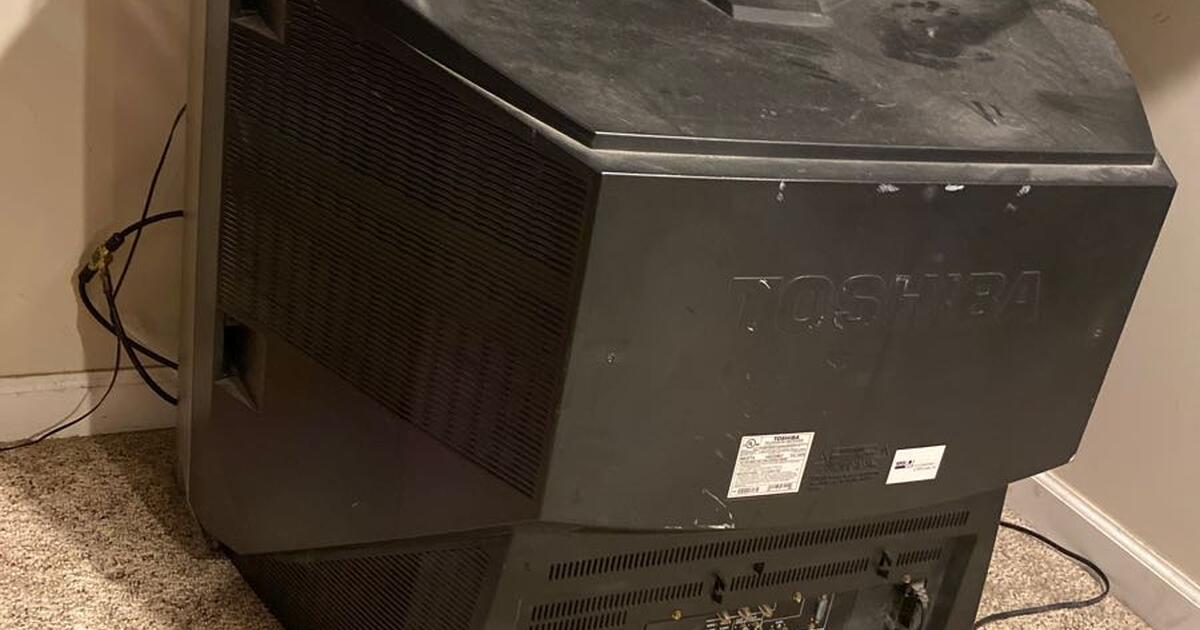 Toshiba box tv(36”)dvd players, stereo with large speakers and 3 ...