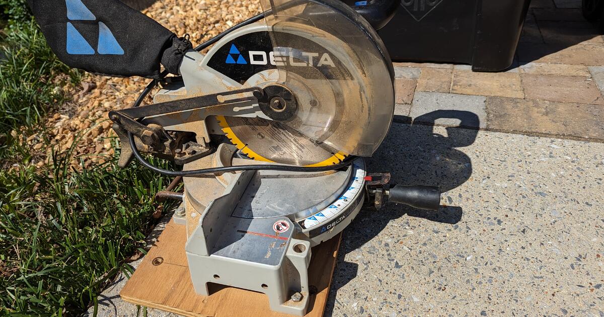 Well loved 10 inch Delta Compound Miter Saw for Free in Powder Springs ...