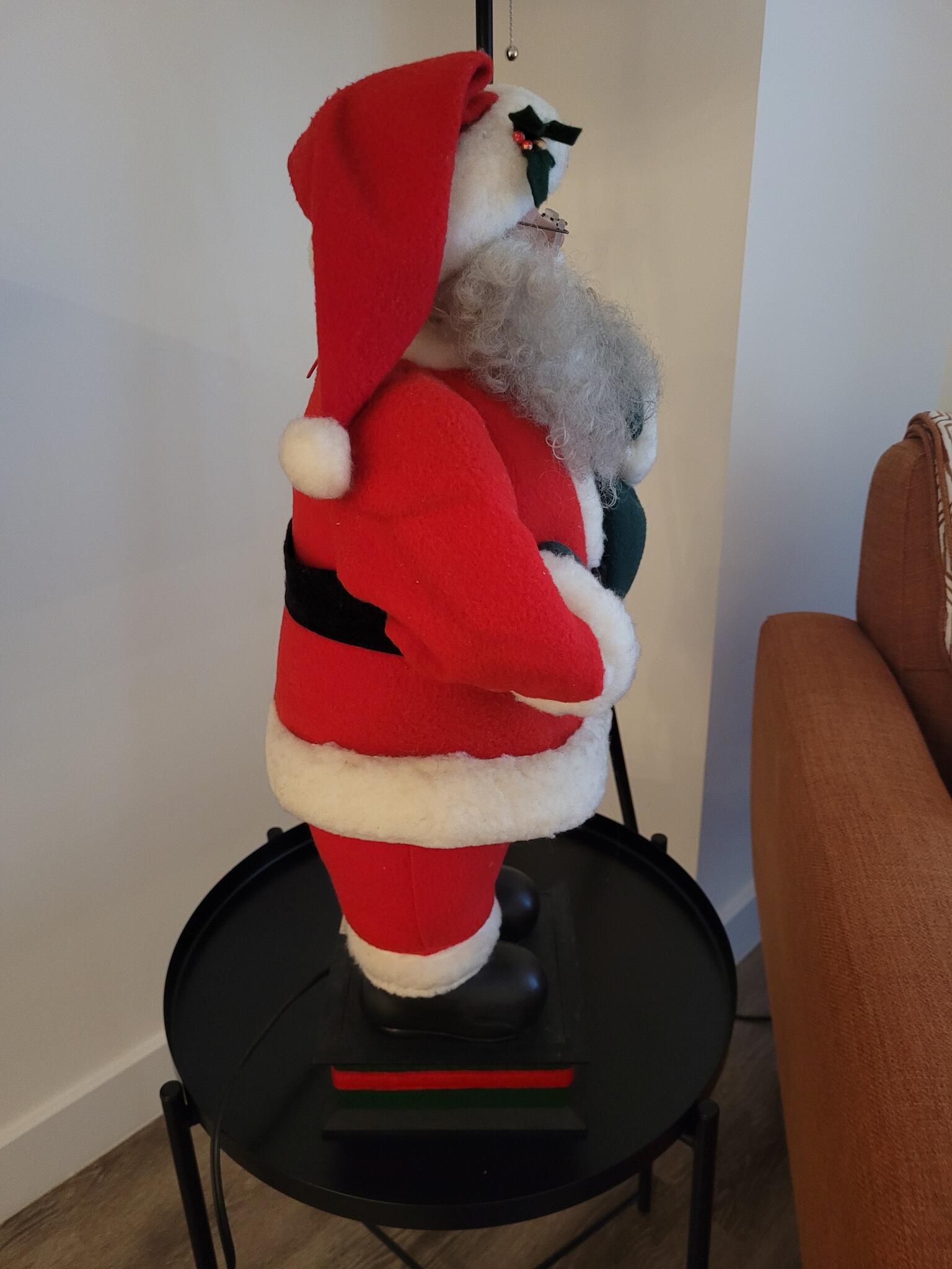 Christmas Decor: A Vintage Animatronic Santa for $80 in New York, NY ...