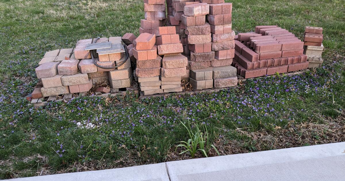 Free landscaping blocks and bricks for Free in St. Louis, MO | For Sale ...