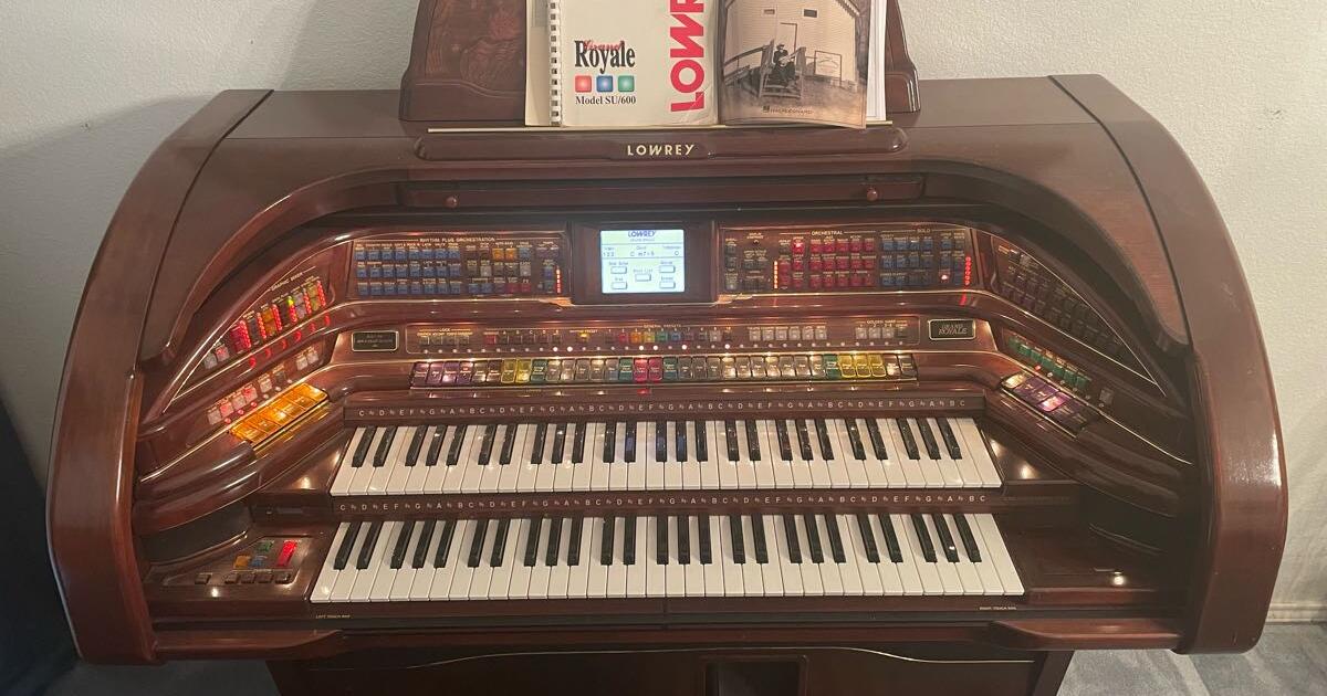 Lowrey Grand Royale Organ for Free in Fort Worth, TX | For Sale & Free ...