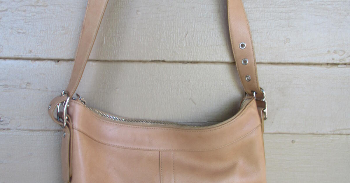 FREE DELIVERY! NEW W/OUT TAGS: COACH Genuine Leather Camel Purse ...