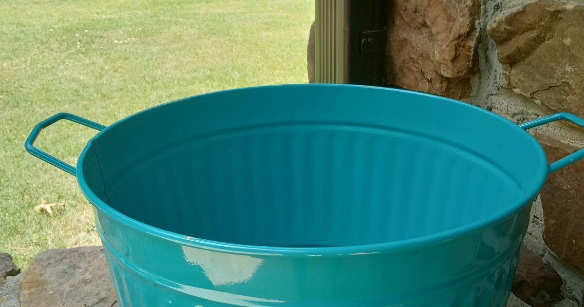 Blue Large Tin Bucket for $7 in Hot Springs Village, AR | For Sale ...