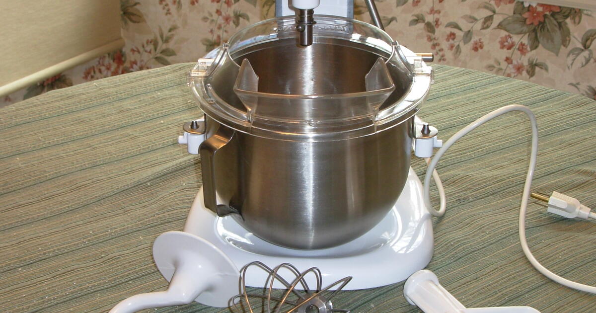 KitchenAid Heavy Duty Mixmaster, 10 speed, Model:K5ss in White for $350 ...