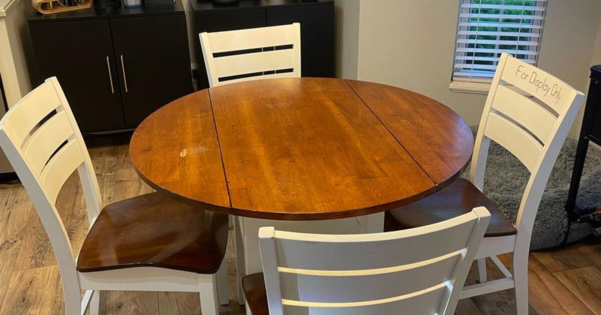 (PPU) 40 inch round kitchen table and chairs for Free in Westfield, IN ...