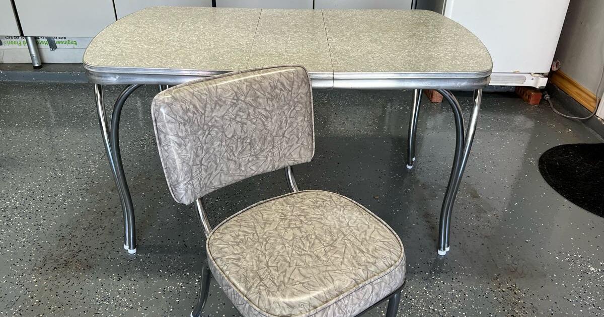 Vintage “cracked ice” kitchen table for $100 in Grapevine, TX | For ...