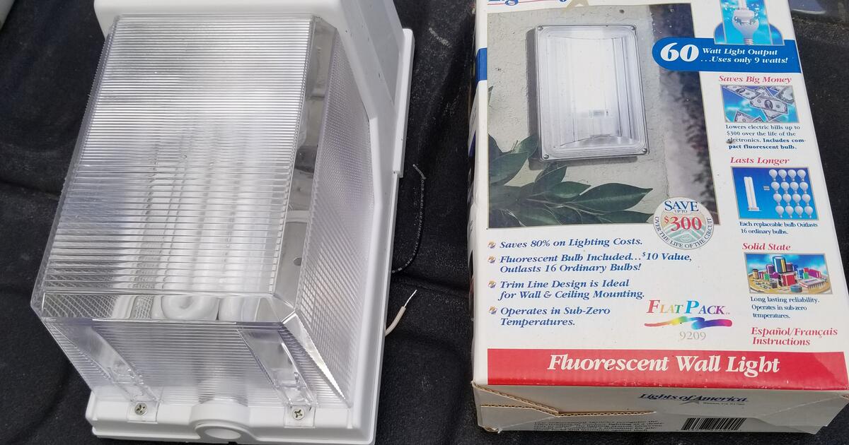 Lights of America Fluorescent Wall Light for Free in Bellevue, WA | For ...